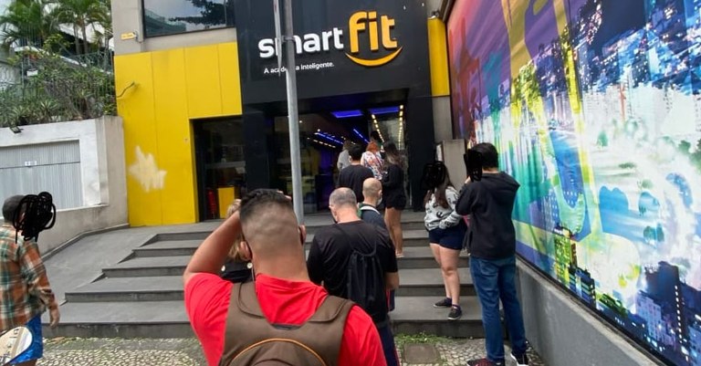 Alunos fazem fila para cancelar matrícula na Smart Fit — Conversa Afiada Alunos fazem fila para cancelar matrícula na Smart Fit — Conversa Afiada